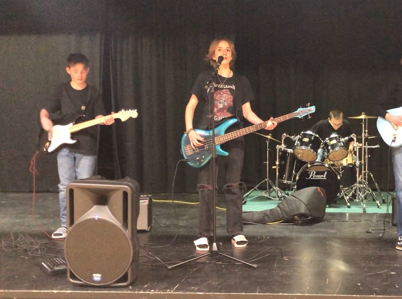 Debüt von "Fawn Hill" | Schule Aletsch